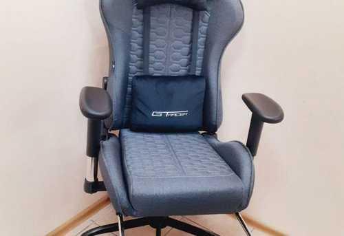 Игровое компьютерное кресло с подставкой для ног