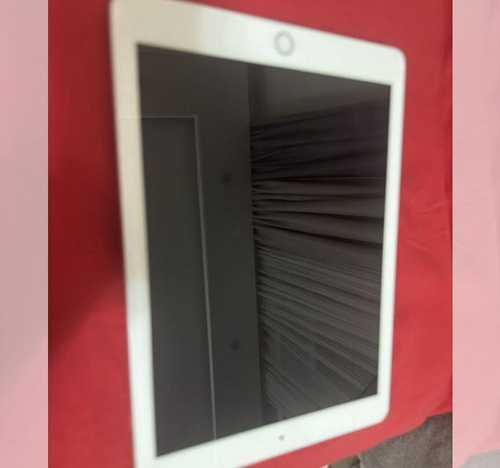 iPad 6 поколения (2018) 128 gb wi fi + cellular