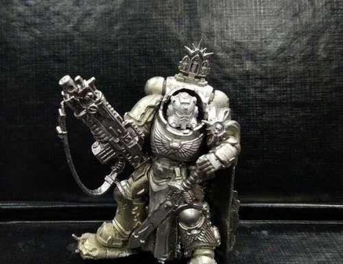 Warhammer 40000 Captain with Master-crafted Heavy