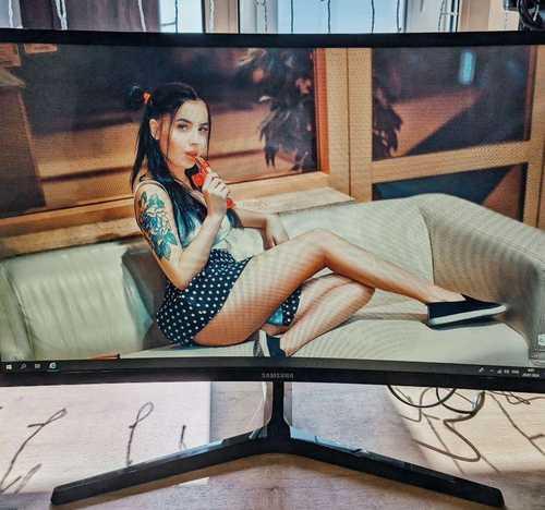 Монитор Samsung 27" изогнутый