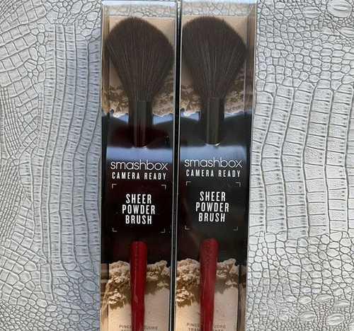 Кисть для пудры Smashbox sheer powder brush