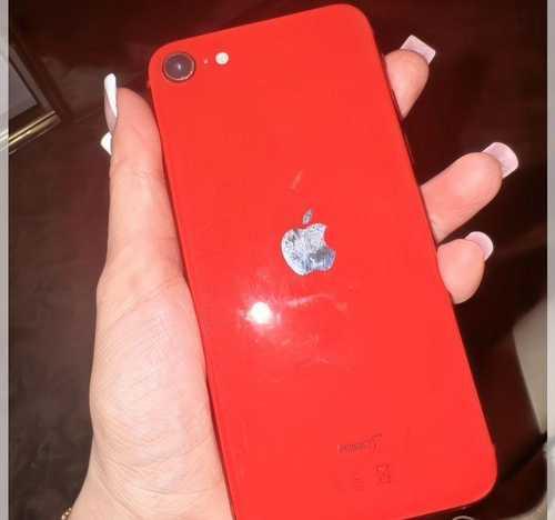iPhone SE, 64 ГБ