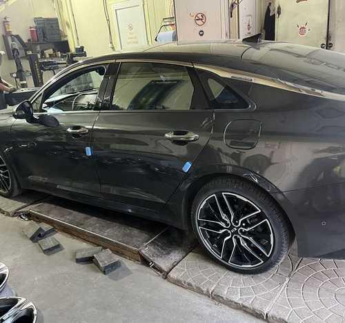 Редкие оригинал колеса Kia K5 245/50/19 лето