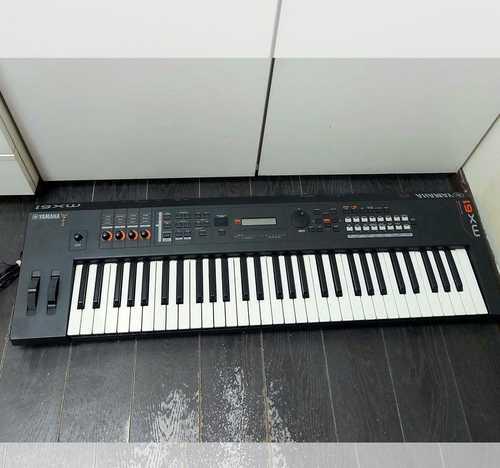 Синтезатор Yamaha MX61