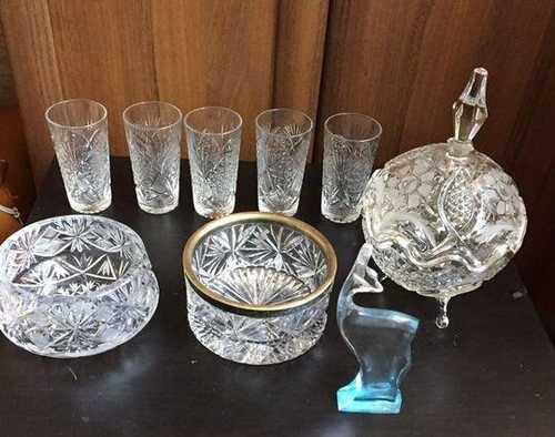 Хрустальные вазы и стаканы