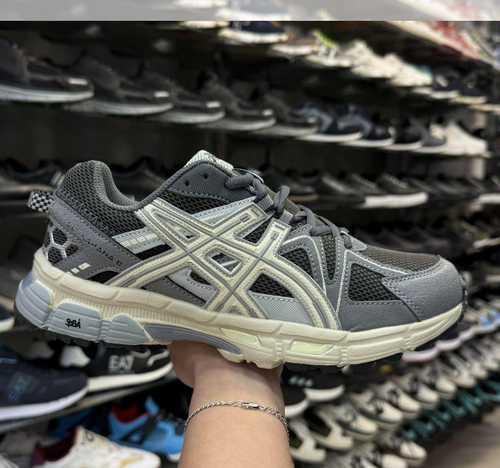 Кроссовки asics