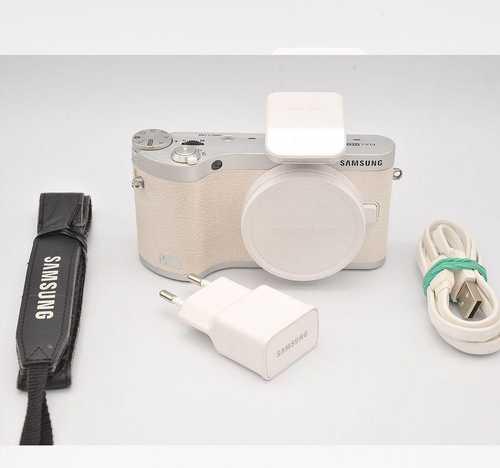 Samsung NX300 (body)