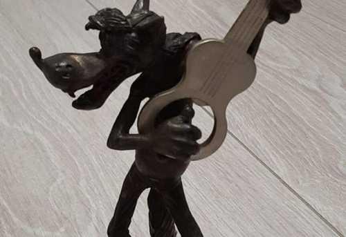 Статуэтка "Волк с гитарой", бронза. СССР