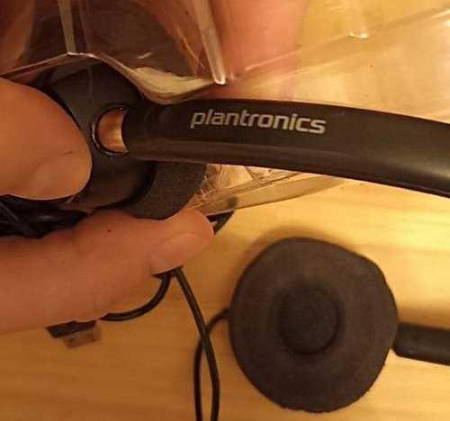 Наушники Plantronics (удобны для работы из дома)