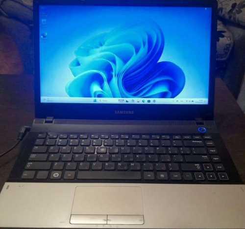 15.6" Samsung NP300-i5/6gb/ssd120gb