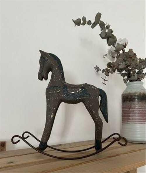 Лошадь качалка декоративная деревянная