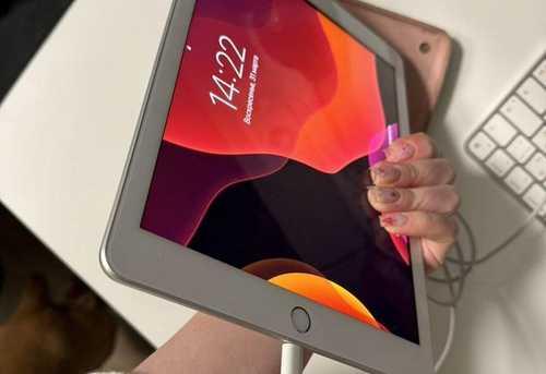 Apple iPad (6) 2019 32гб Apple pensil (1)