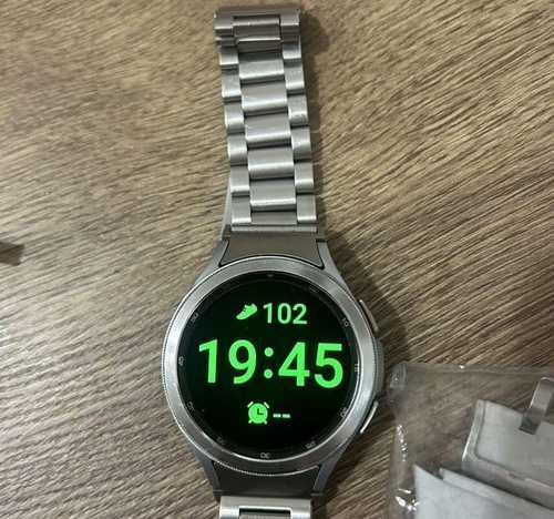 Смарт-часы Samsung Galaxy Watch 4 Classic в