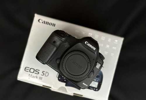 Зеркальный фотоаппарат Canon EOS 5D Mark III