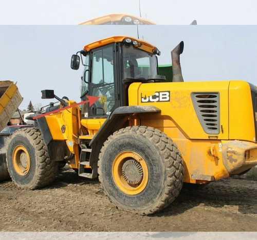Стекло JCB 456 zx дверное левое с вырезом под форточку (закаленное)