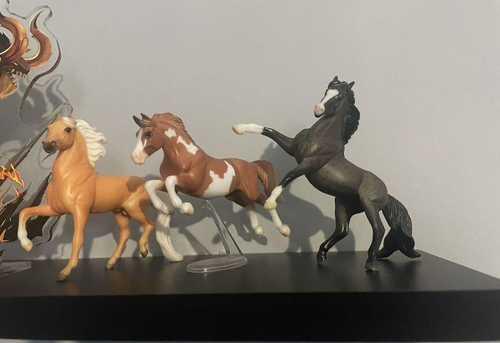Фигурки лошадей breyer