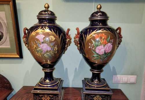 Старинные огромные парные вазы