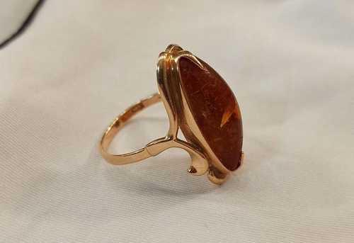 Золотое кольцо 585 с янтарем