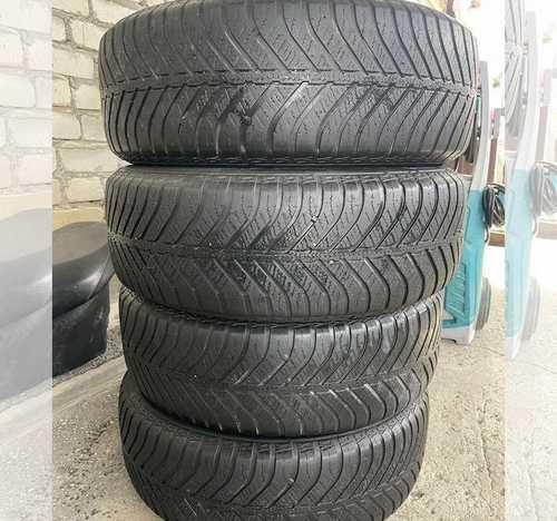 Goodyear Vector 4Seasons 19.5/65 R15