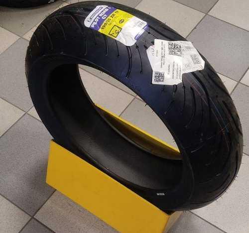 Мотошина Michelin Pilot Road 4 GT 190/55ZR17 75W