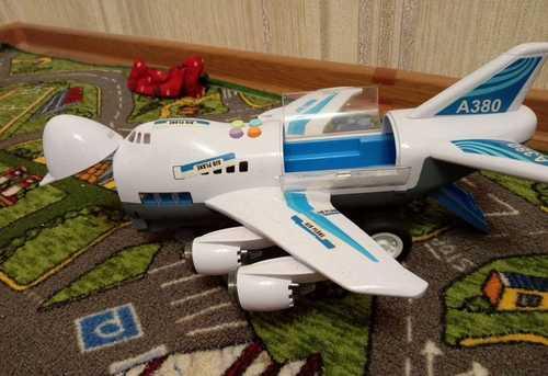 Самолет игрушка