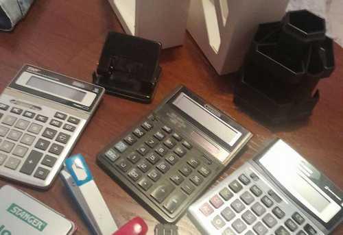 Калькулятор, папки под документы, пенал, степлер