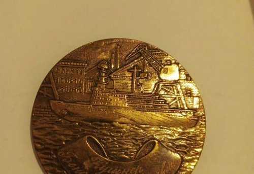 Настольная медаль Балтийский завод