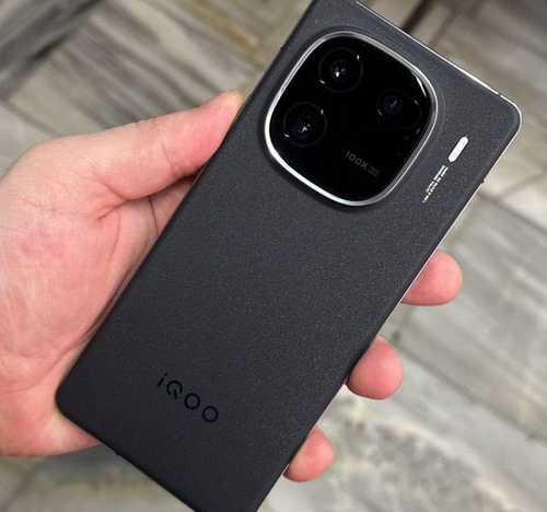 Vivo iQOO 12, 16/512 ГБ