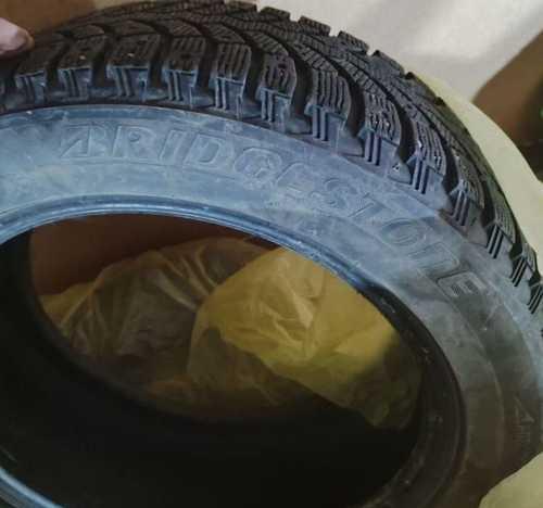 Bridgestone Blizzak Spike-01 205/55 R16