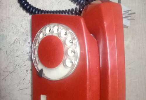 Старый телефон из СССР