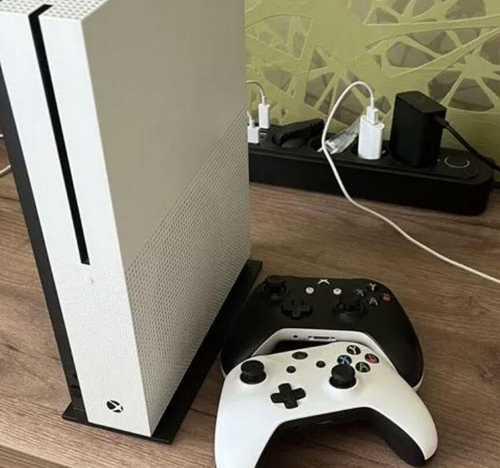 Приставки Xbox One S с играми в аренду