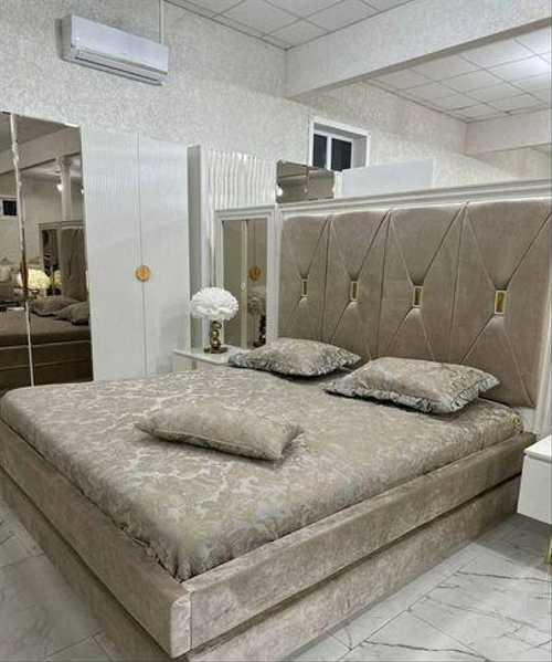 Комплект спальной мебели Капри