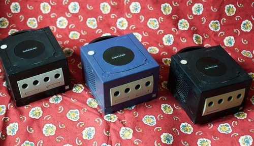 Игровые консоли GameCube (PAL, в наличии 3 тушки)