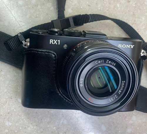 Компактный фотоаппарат Sony RX1