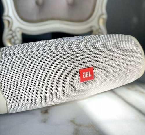 JBL Charge 4 white