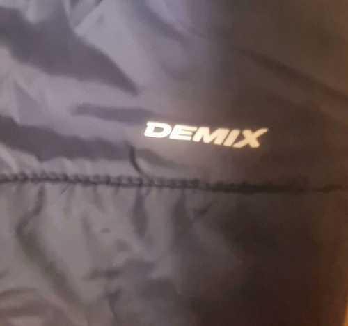 Продам куртку Demix на р.152 утепленную