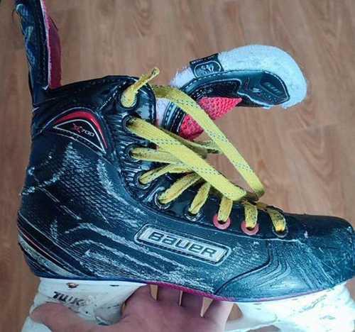 Хоккейные коньки bauer vapor x700, 38 размер