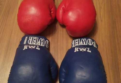 Продам боксерские перчатки две пары