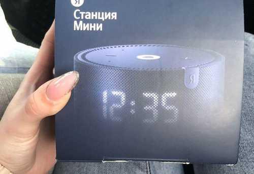 Яндекс станция миди с часами