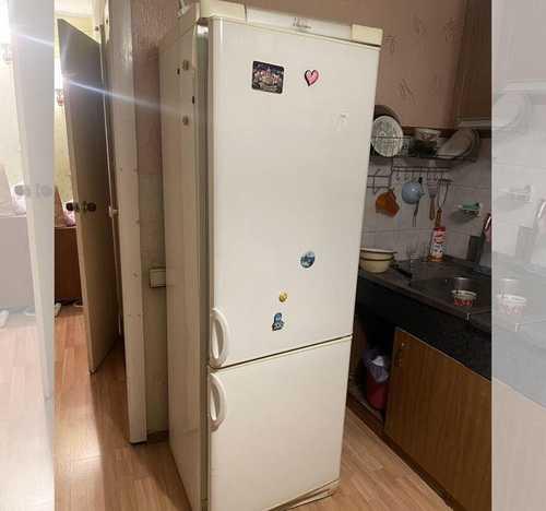 Холодильник electrolux ER8495B бу