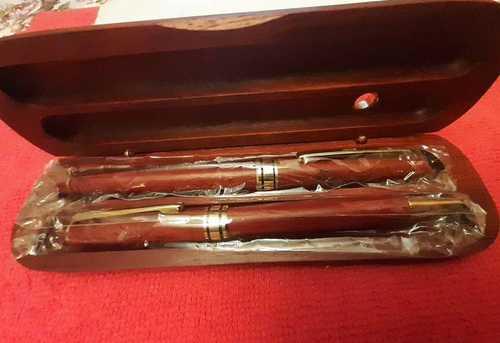 Подарочные ручки в футляре красного дерева
