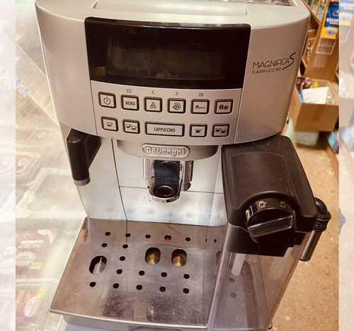 Кофемашина delonghi magnifica s