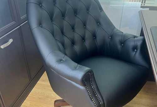 Кресло для руководителя мягкое,черное