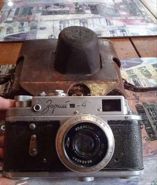 Пленочный фотоаппарат "Зоркий 4"