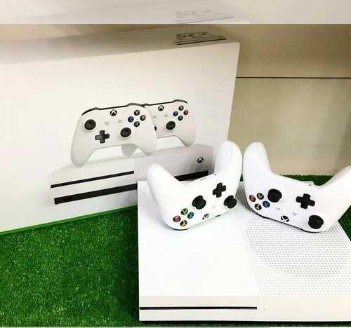 Xbox one s 1tb 2 геймпада отличный