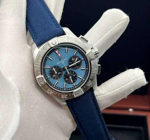 Часы Breitling Avenger 6