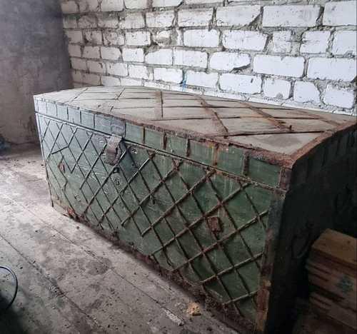 Сундук большой старинный