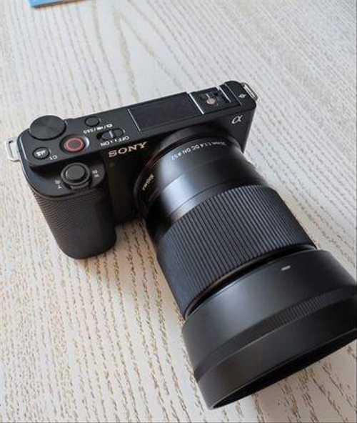 Sony Alpha ZV-E10 Kit 16-50mm + Sigma 30mm 1.4