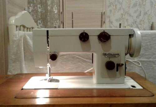 Швейная машинка Чайка 143 с электроприводом