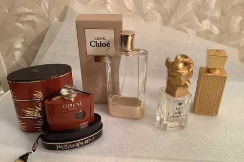 Флаконы и коробочки от женского парфюма и косметик
